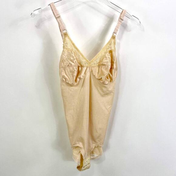 Rago | Intimates & Sleepwear | 8s Rago Vintage Cream Body Briefer Light ...